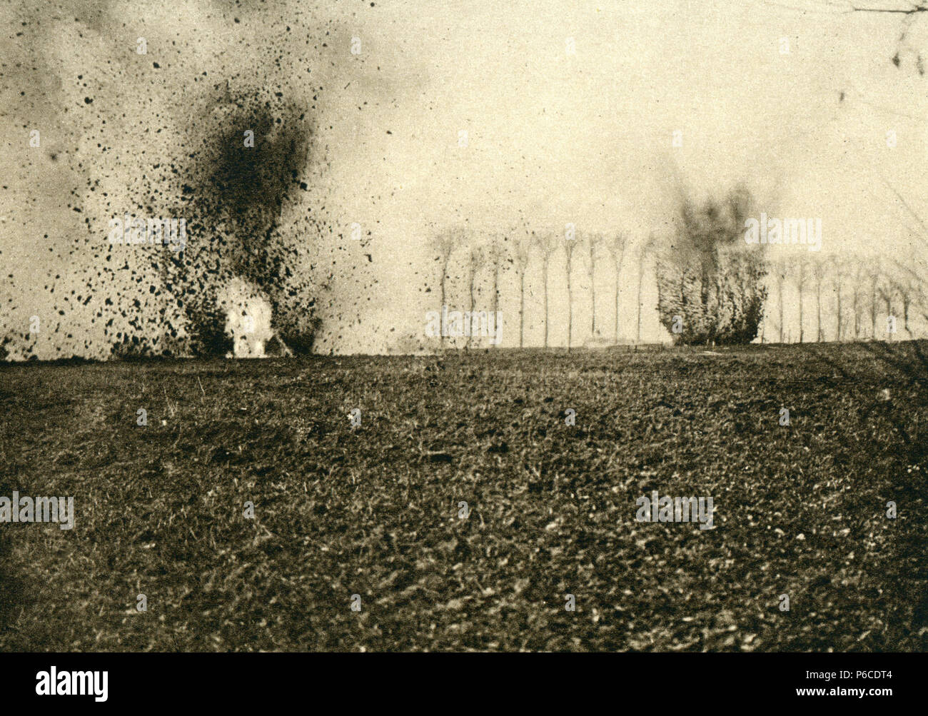 La première guerre mondiale, 1915, l'explosion de grenades, st ...