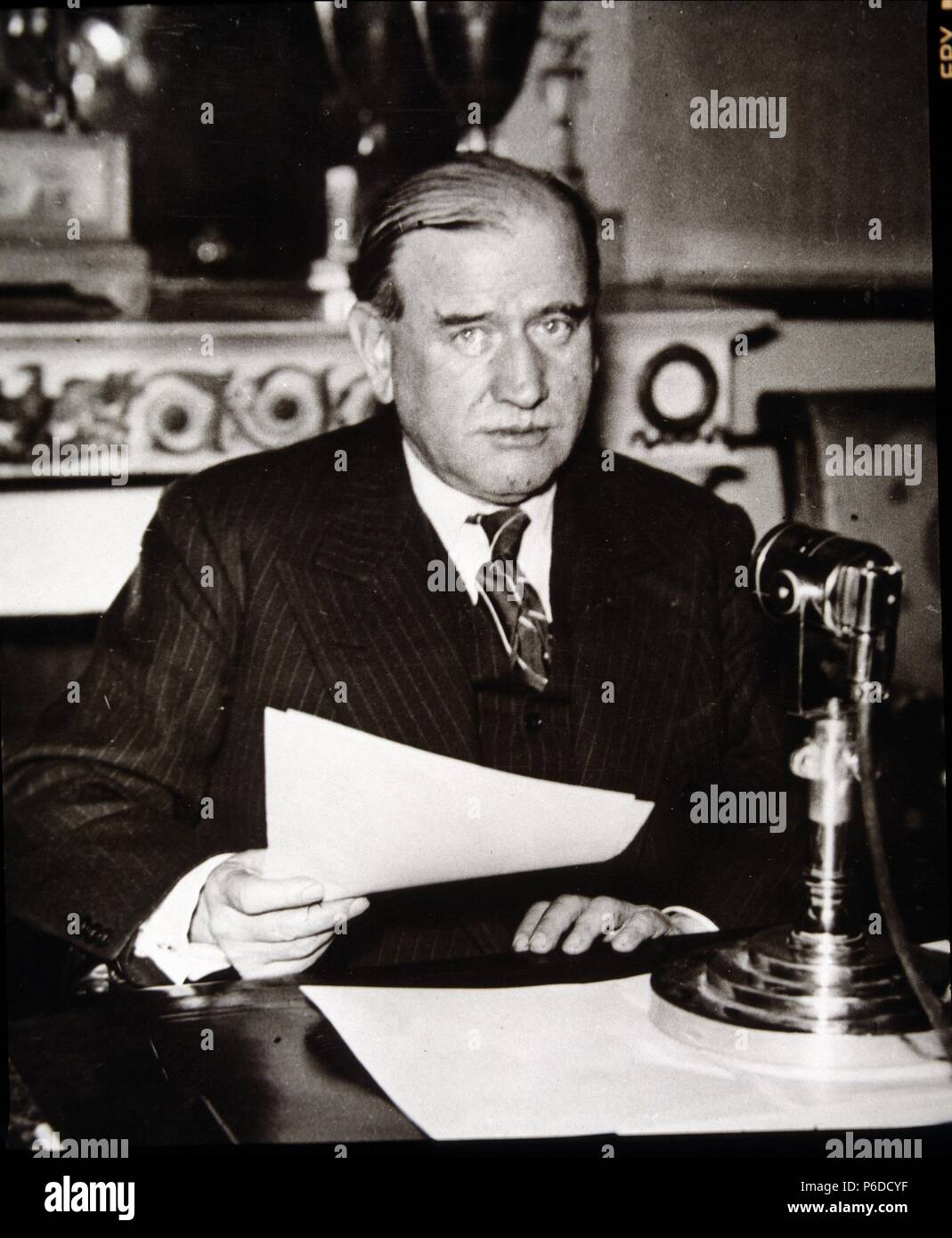 Edouard daladier Banque de photographies et d’images à haute résolution ...