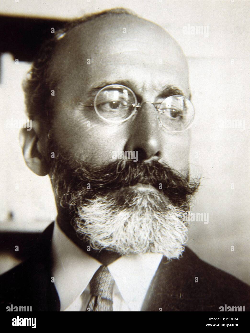 MENENDEZ PIDAL , RAMON. FILOLOGO E HISTORIADOR ESPAÑOL. LA COROGNE 1869 ...