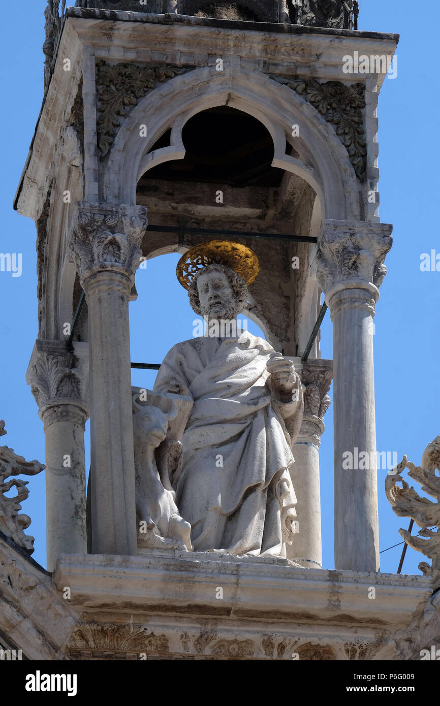 Saint luke square Banque de photographies et d’images à haute ...
