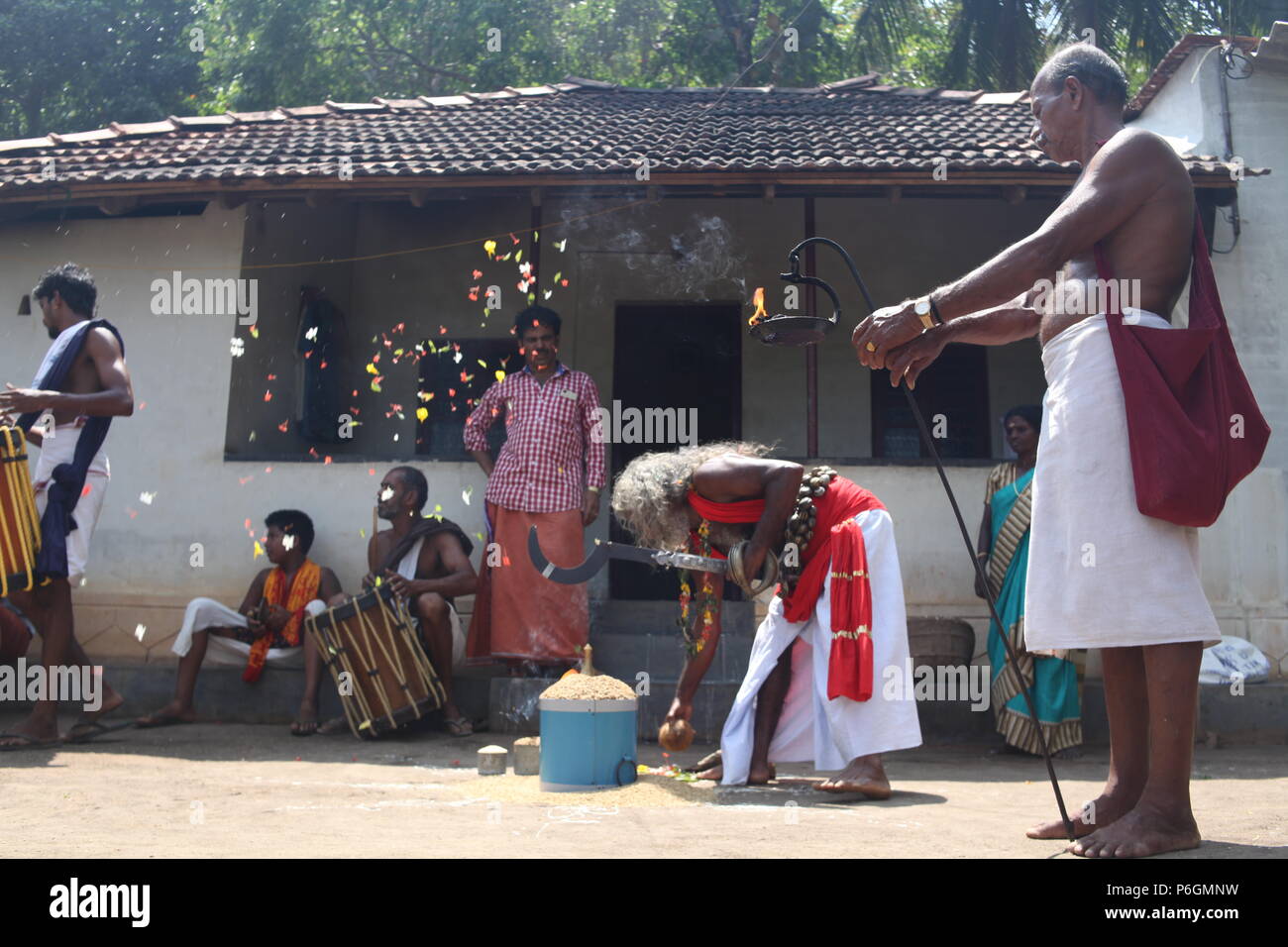 Para eduppu est une coutume populaire au kerala temples bhagavathi ...
