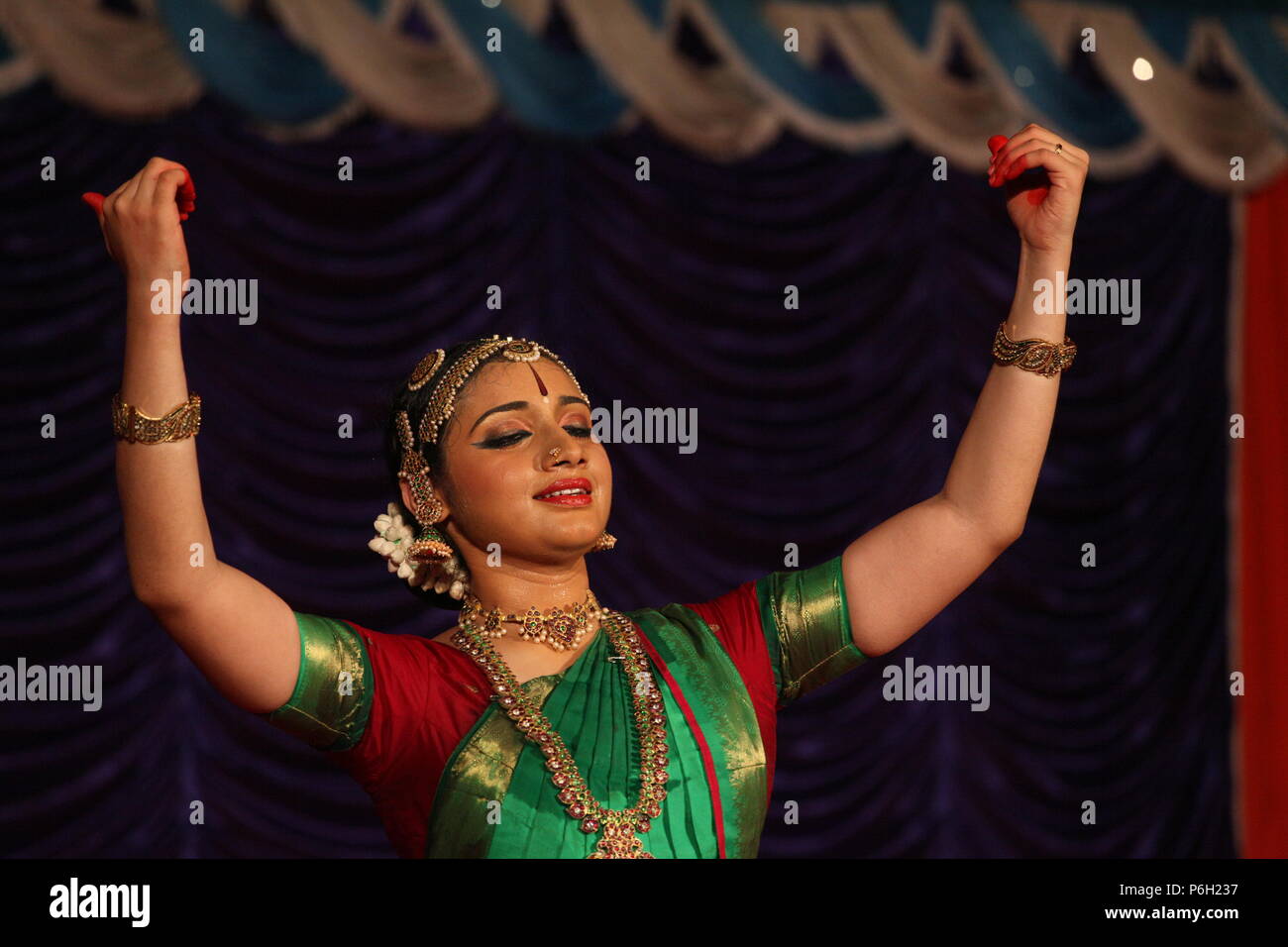 Le bharata natyam est l'une des huit formes de danse classique de l ...