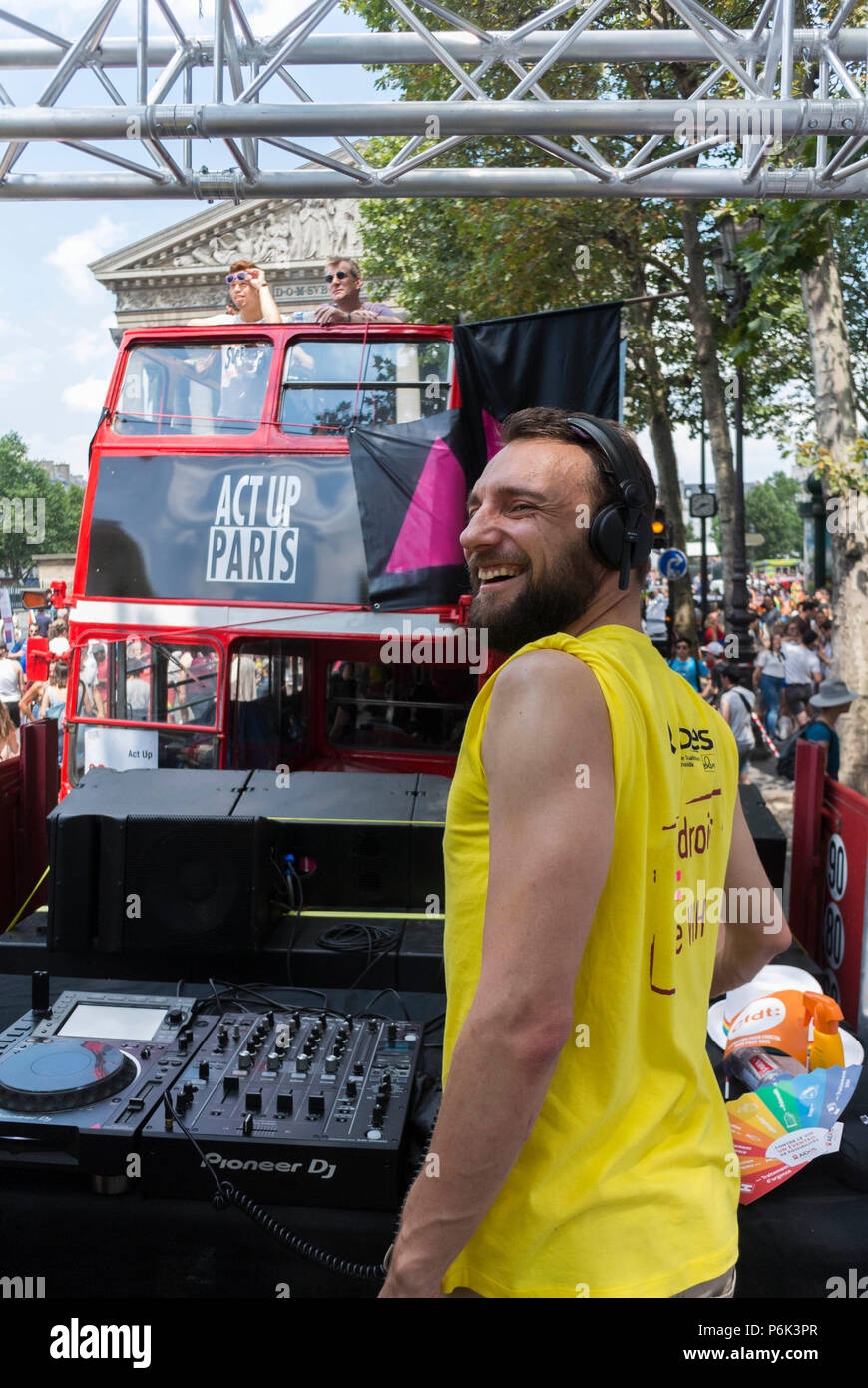 Paris gay pride 2018 Banque de photographies et d’images à haute ...