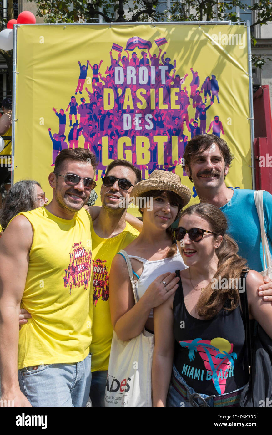Gay community paris Banque de photographies et d’images à haute ...