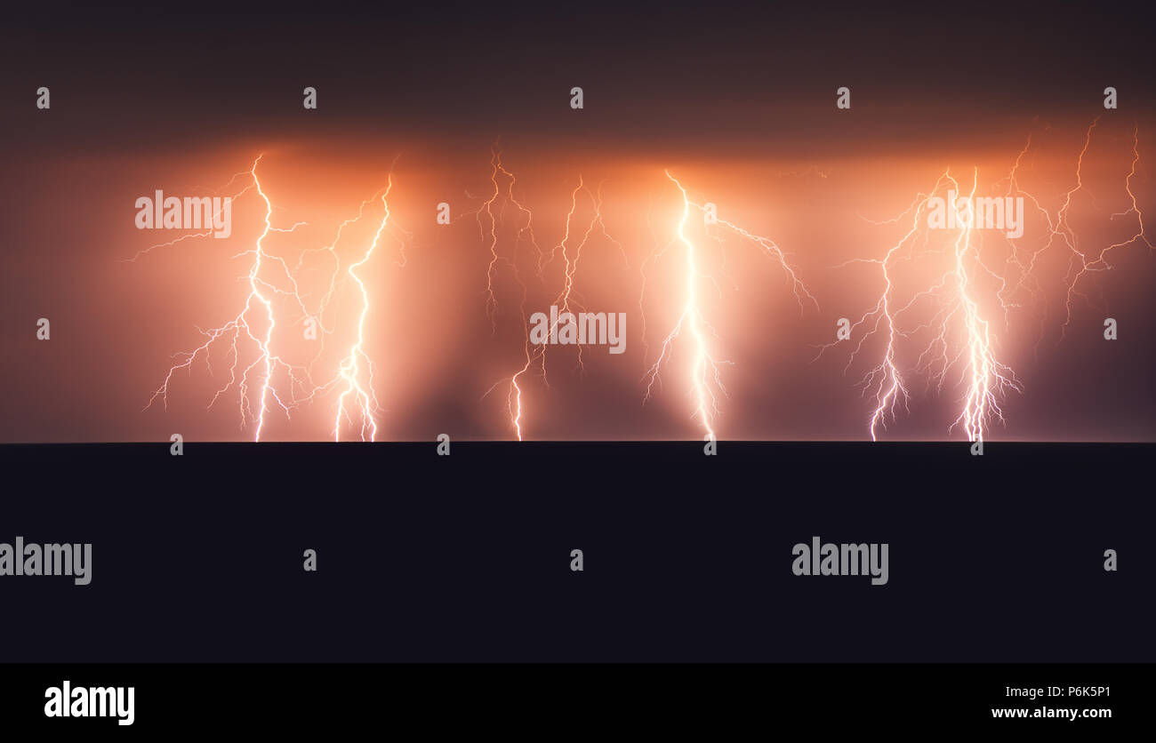 Les éclairs Banque de photographies et d’images à haute résolution - Alamy