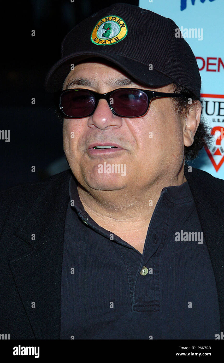 Danny De Vito en arrivant à la première mondiale à la Garden State ...
