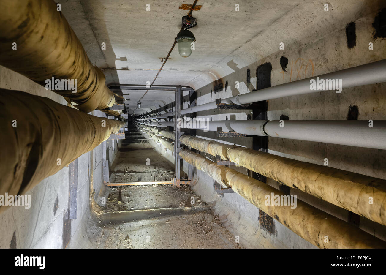 Béton souterrain tunnel utilitaire de réseau d'approvisionnement en eau ...
