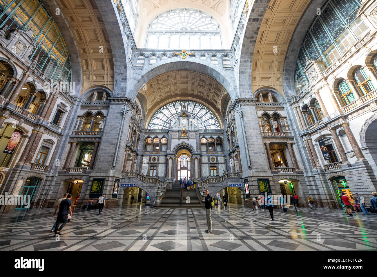 La gare d'Anvers-central, Central Station, la gare centrale, Anvers ...
