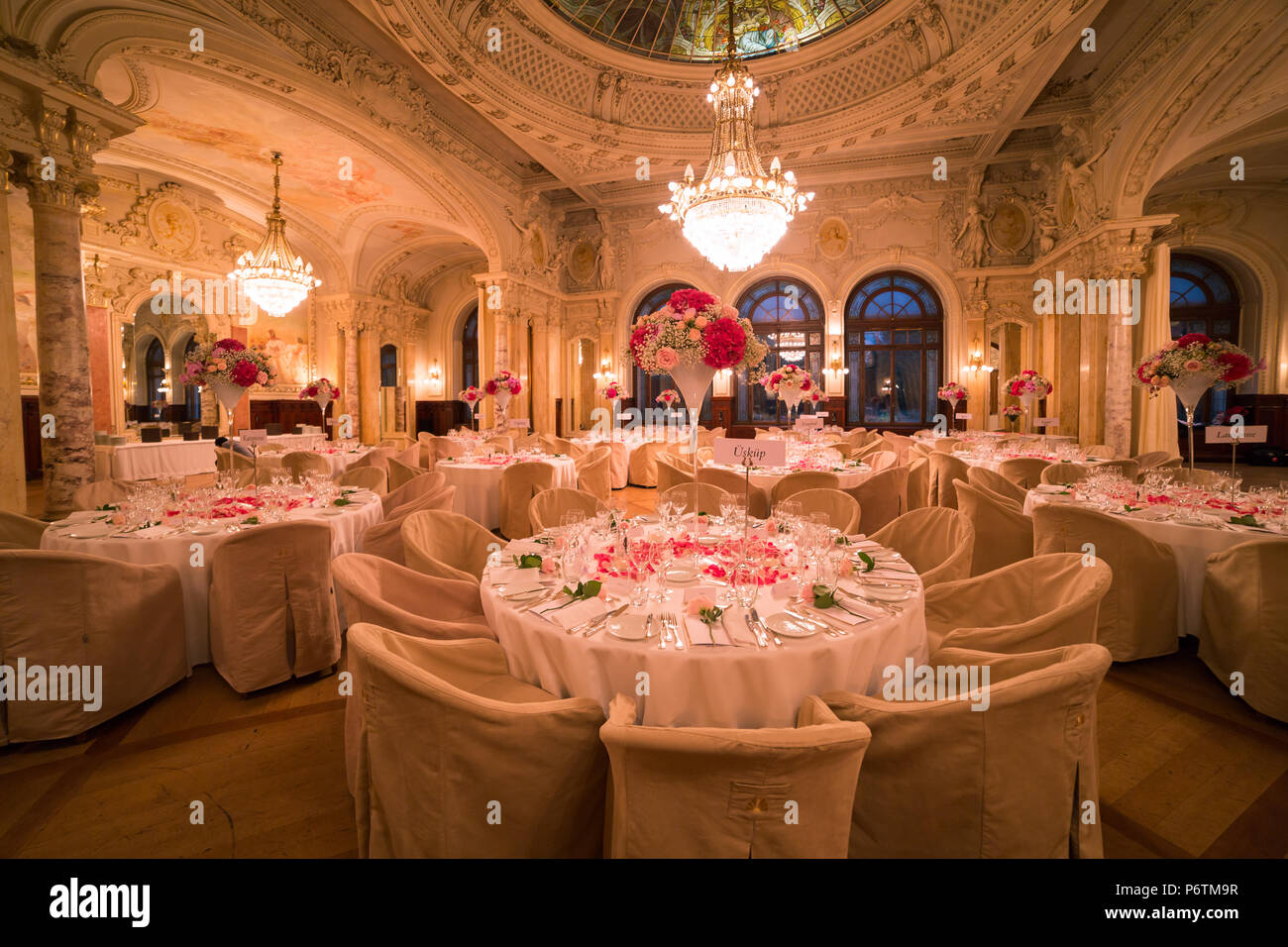 Décoration de plafond pour réception de mariage Banque de photographies ...