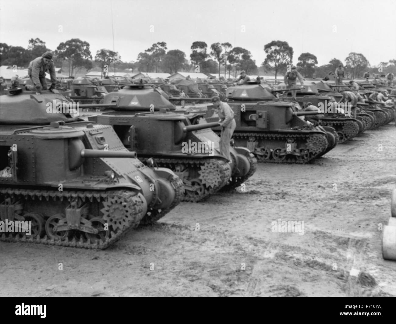 Australian army tanks Banque d'images noir et blanc - Alamy