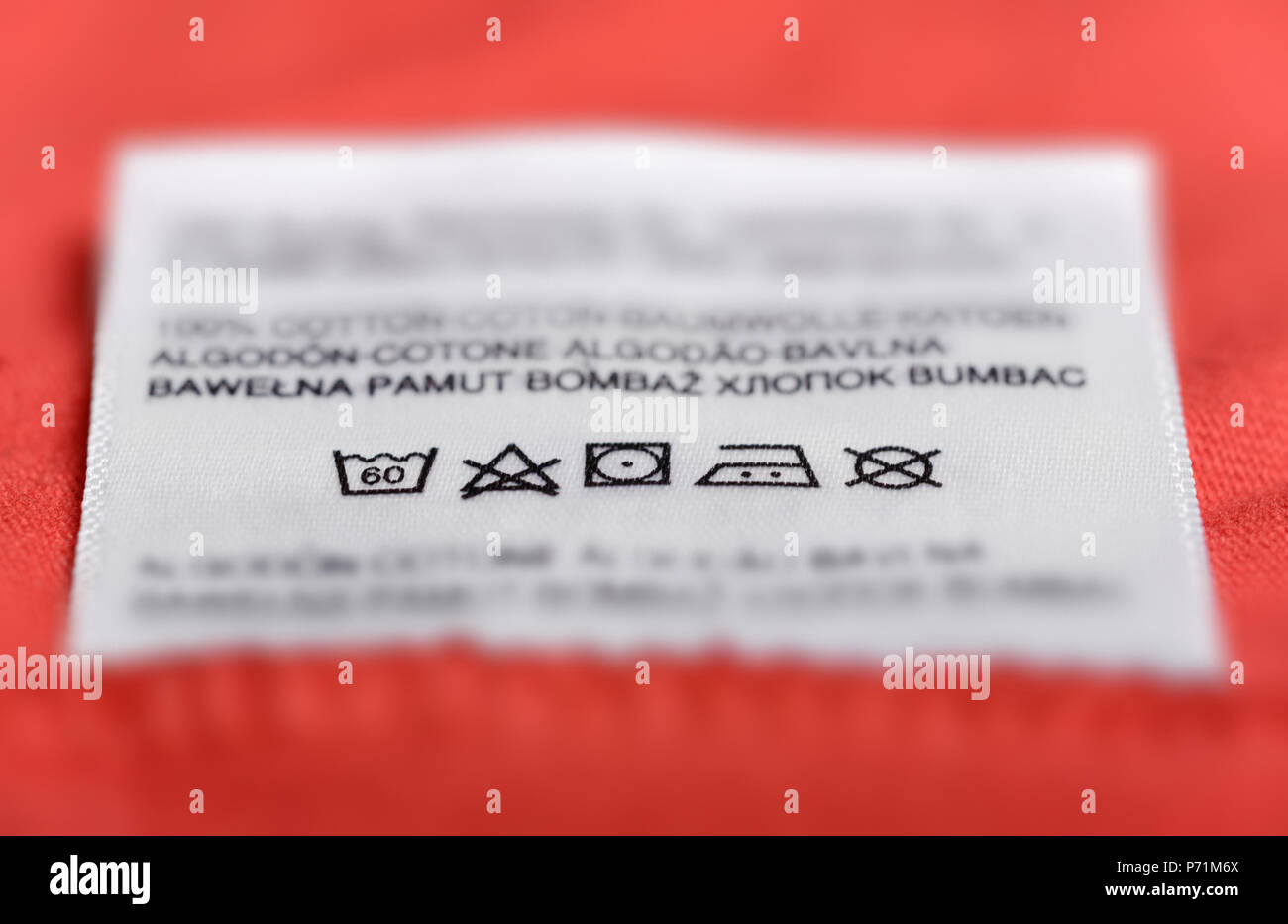 Des signes de lavage symboles pictogrammes sur blanchisserie pour l ...