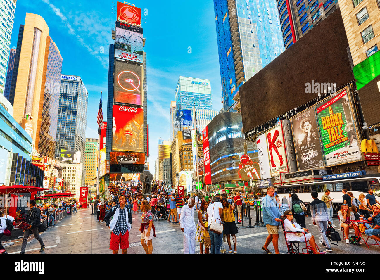 Circulation Automobile Sur La Rue Principale Banque d'image et photos ...