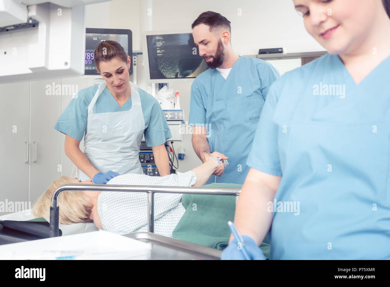 Examen d'endoscopie Banque de photographies et d’images à haute ...