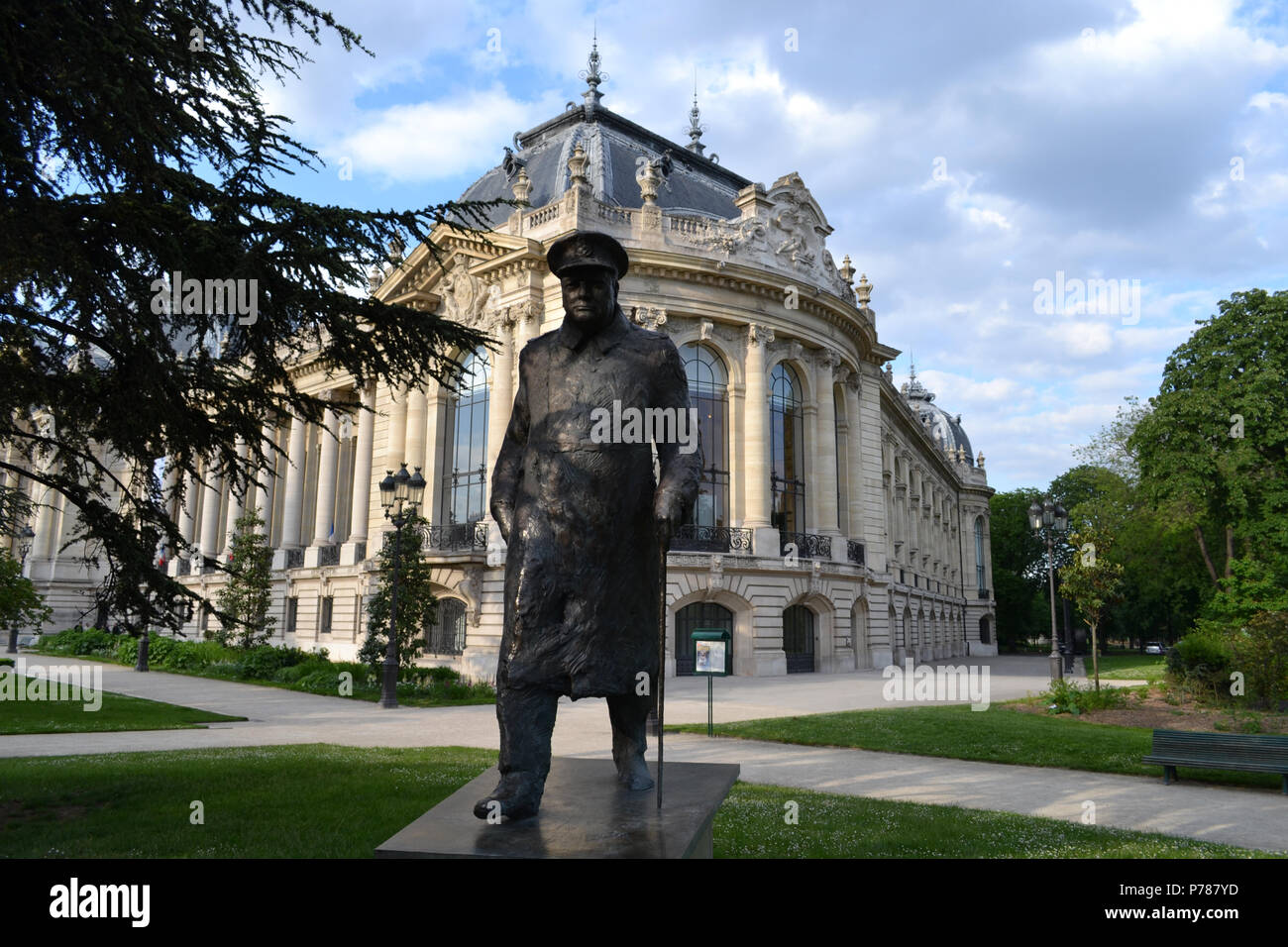 Statue en bronze de Sir Winston Churchill, sculptée par Jean Cardot en ...