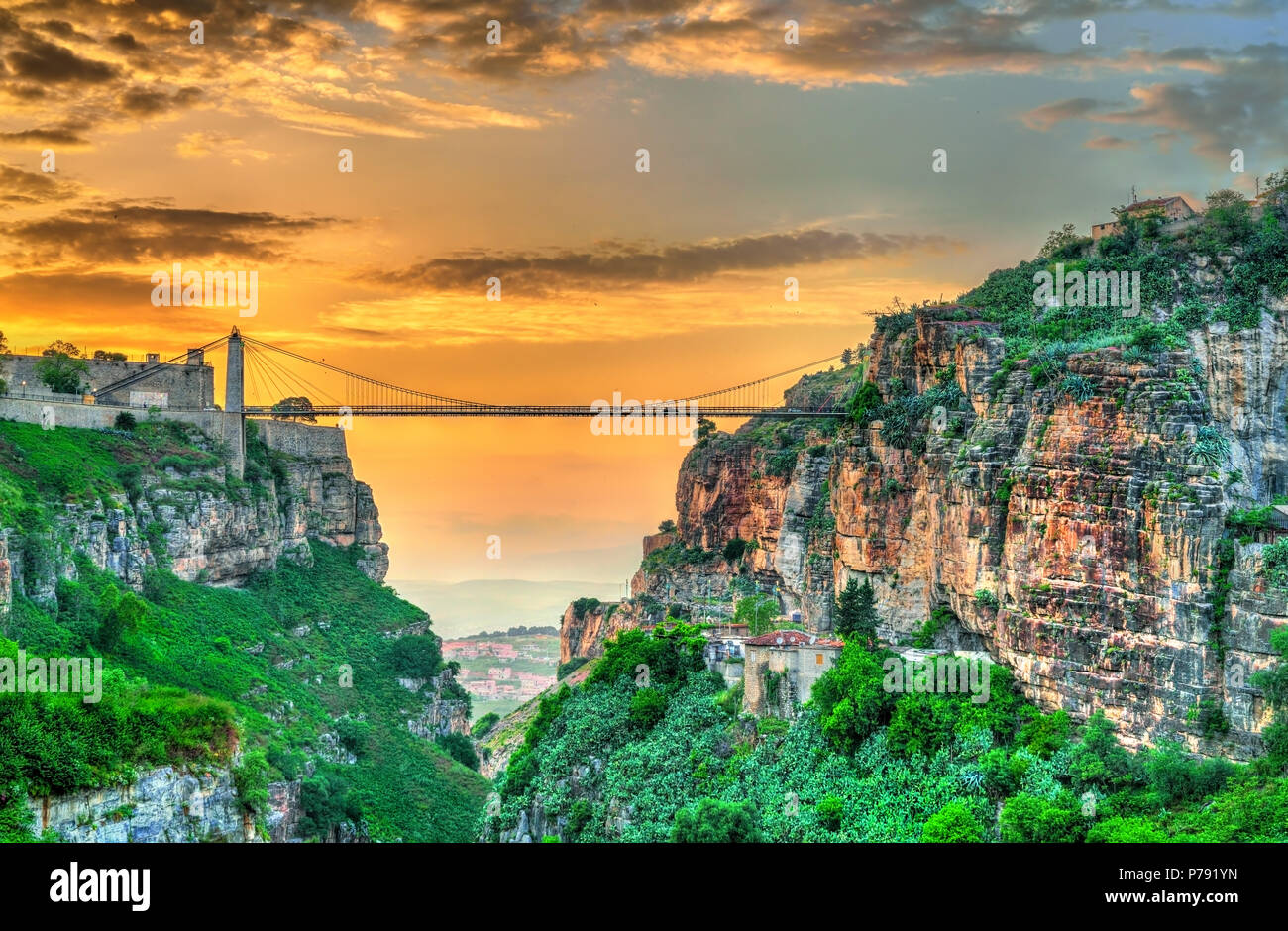 Pont à constantine la nuit Banque de photographies et d’images à haute ...