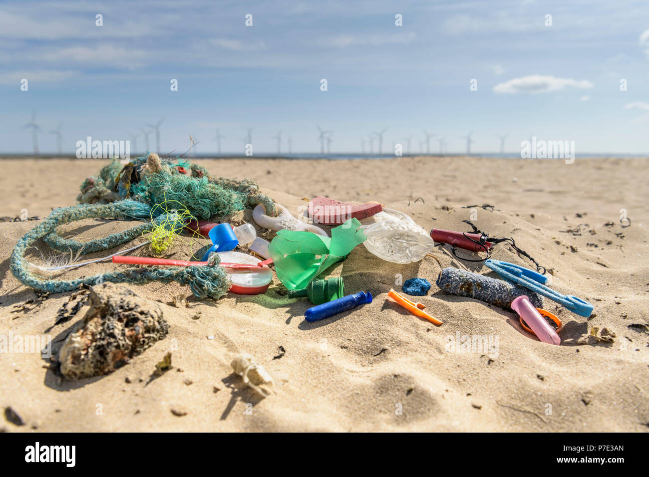 Pollution plastique de plage Banque de photographies et d’images à ...