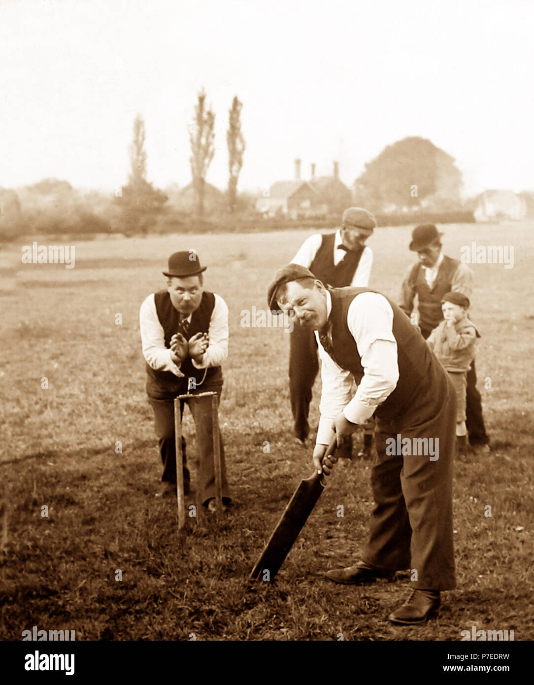 Un village de cricket, début des années 1900 Photo Stock - Alamy
