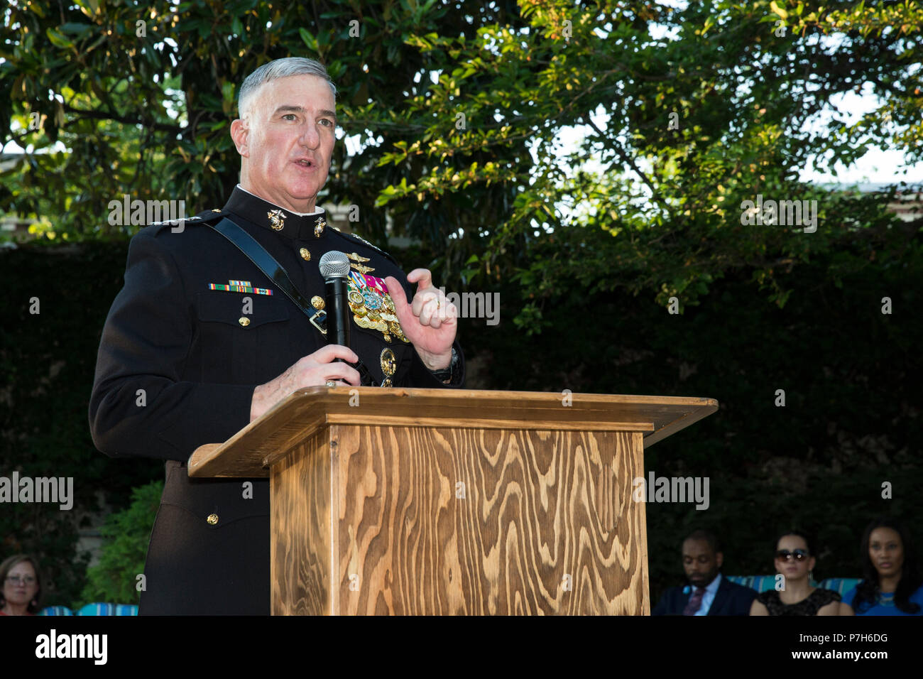 Commandant adjoint de la Marine Corps Le général Glenn M. Walters parle ...