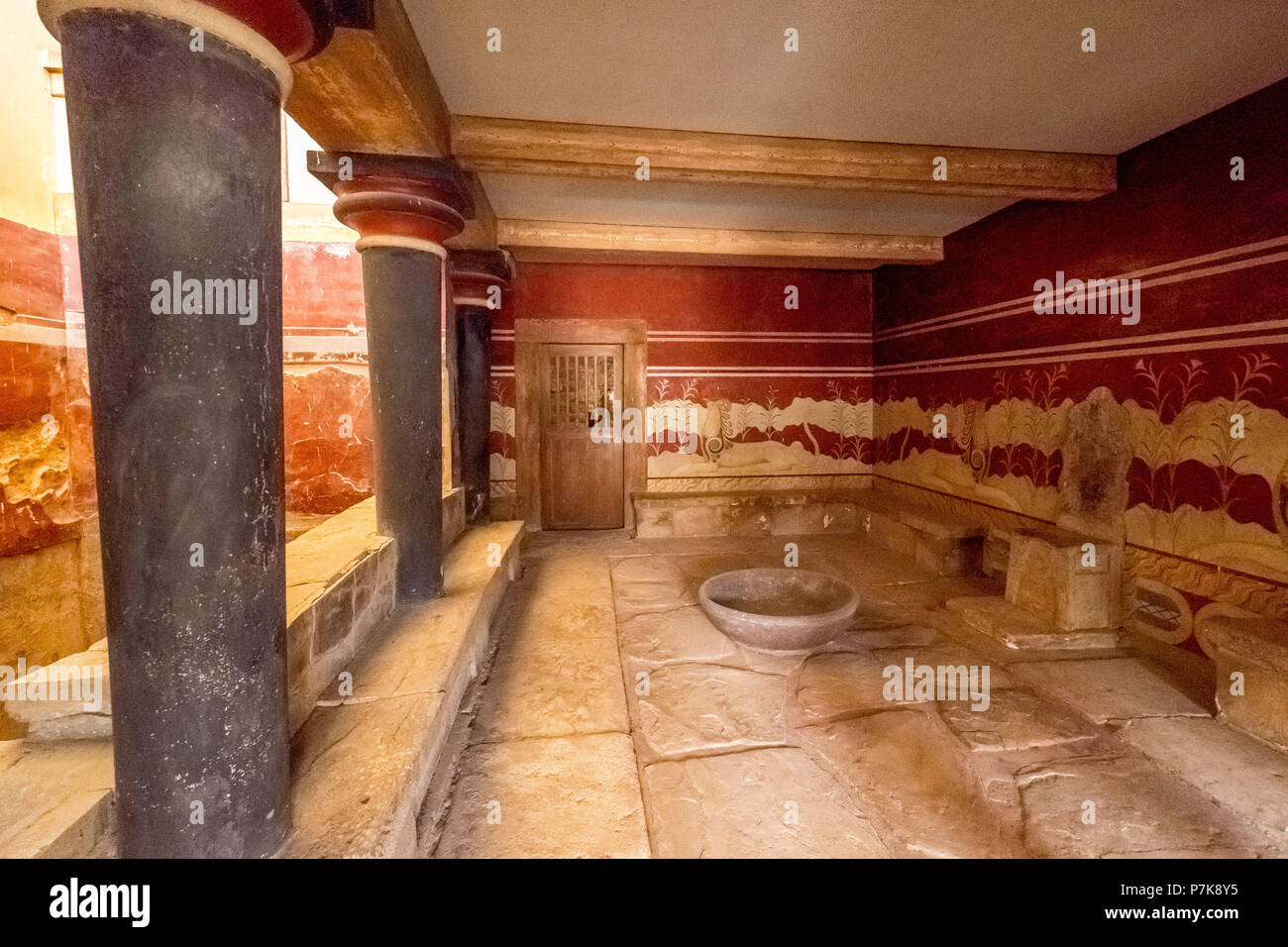 Trône du roi Minos, parties du complexe du temple Minoen de Knossos, le ...