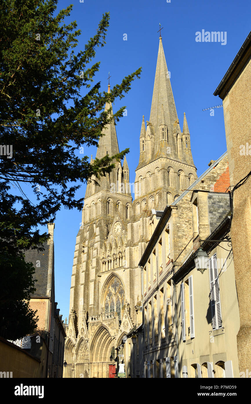 Cathédrale notre dame de bayeux Banque de photographies et d’images à haute résolution - Alamy