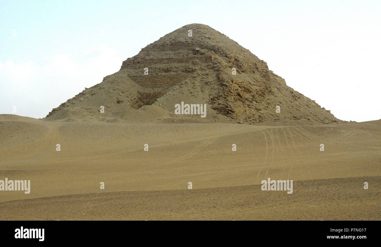 La Pirámide de Sekhemkhet (también llamada pirámide enterrada). Se ...
