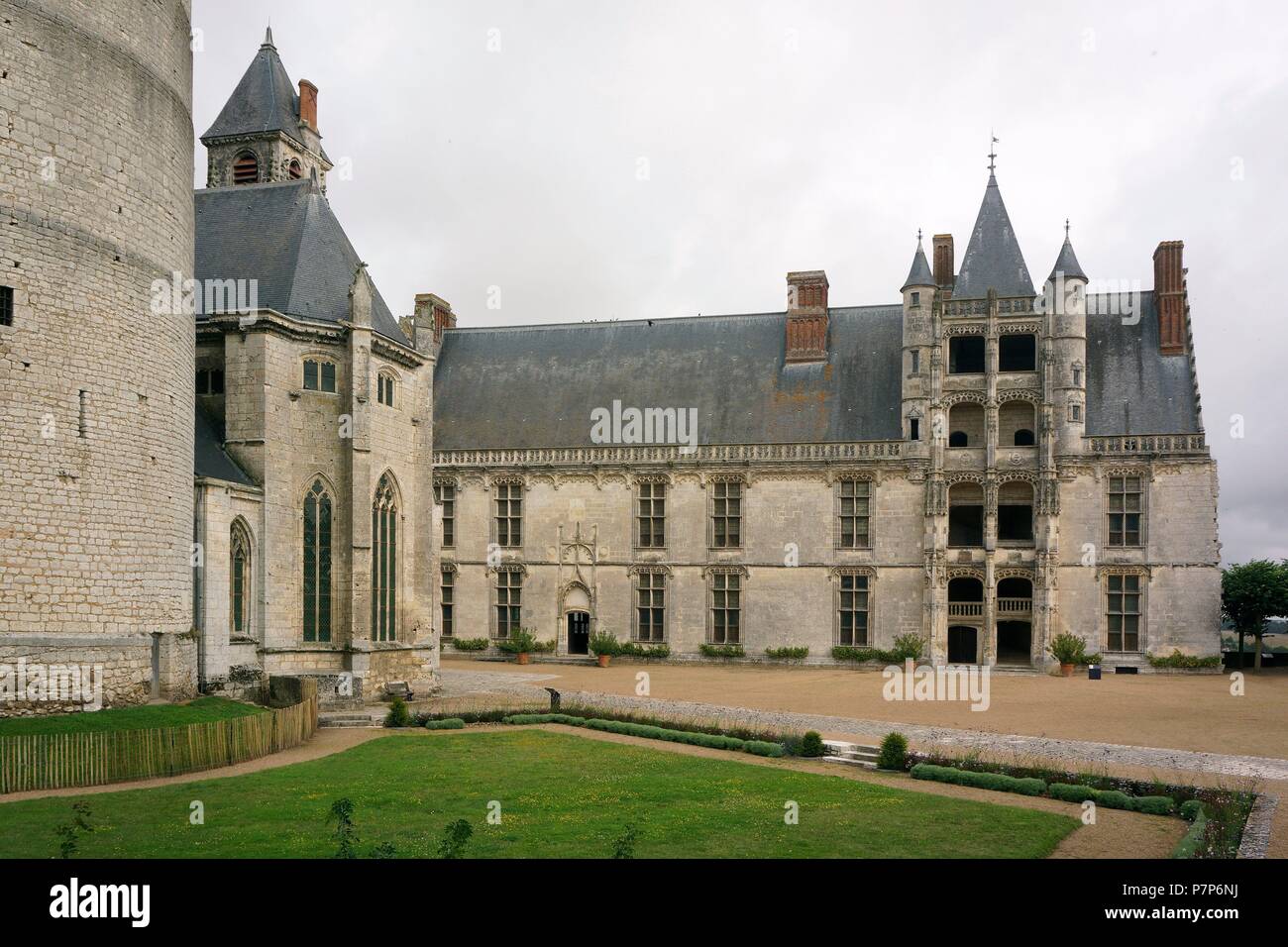 CASTILLO PALACIO O CHÂTEAU DE CHÂTEAUDUN , FRANCIA Photo Stock - Alamy