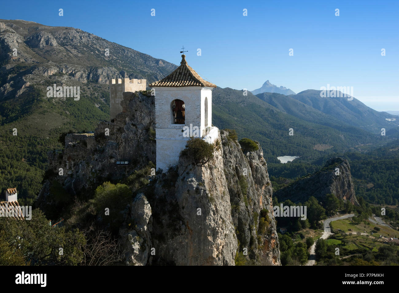 Village sur un piton rocheux Banque de photographies et d’images à ...