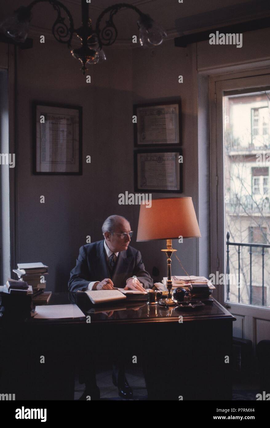 ENRIQUE Tierno Galvan. ESPAÑOL POLITICO . MADRID 1918-1986. DESDE 1979 ...