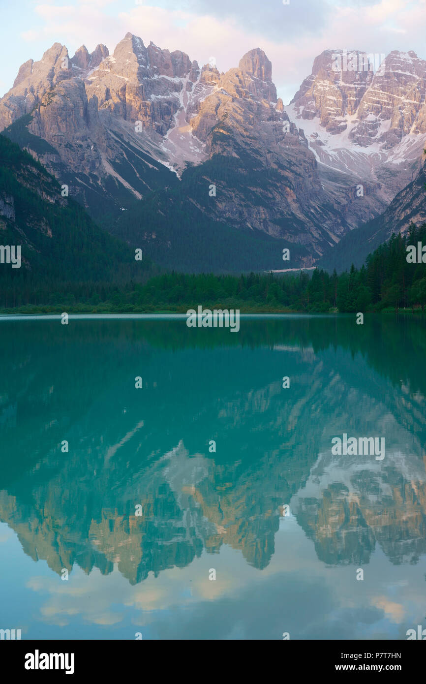 Dobbiaco toblach le lac landro durrensee Banque de photographies et d ...