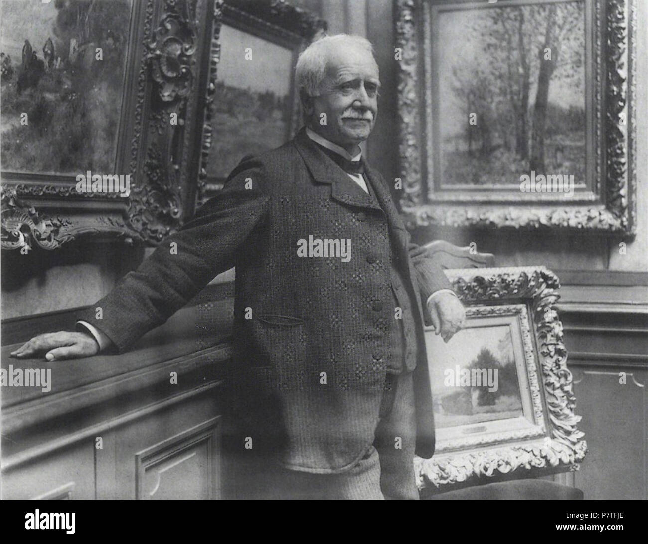 Paul Durand-Ruel dans sa galerie en 1910. Photographie de Paul Marsan ...
