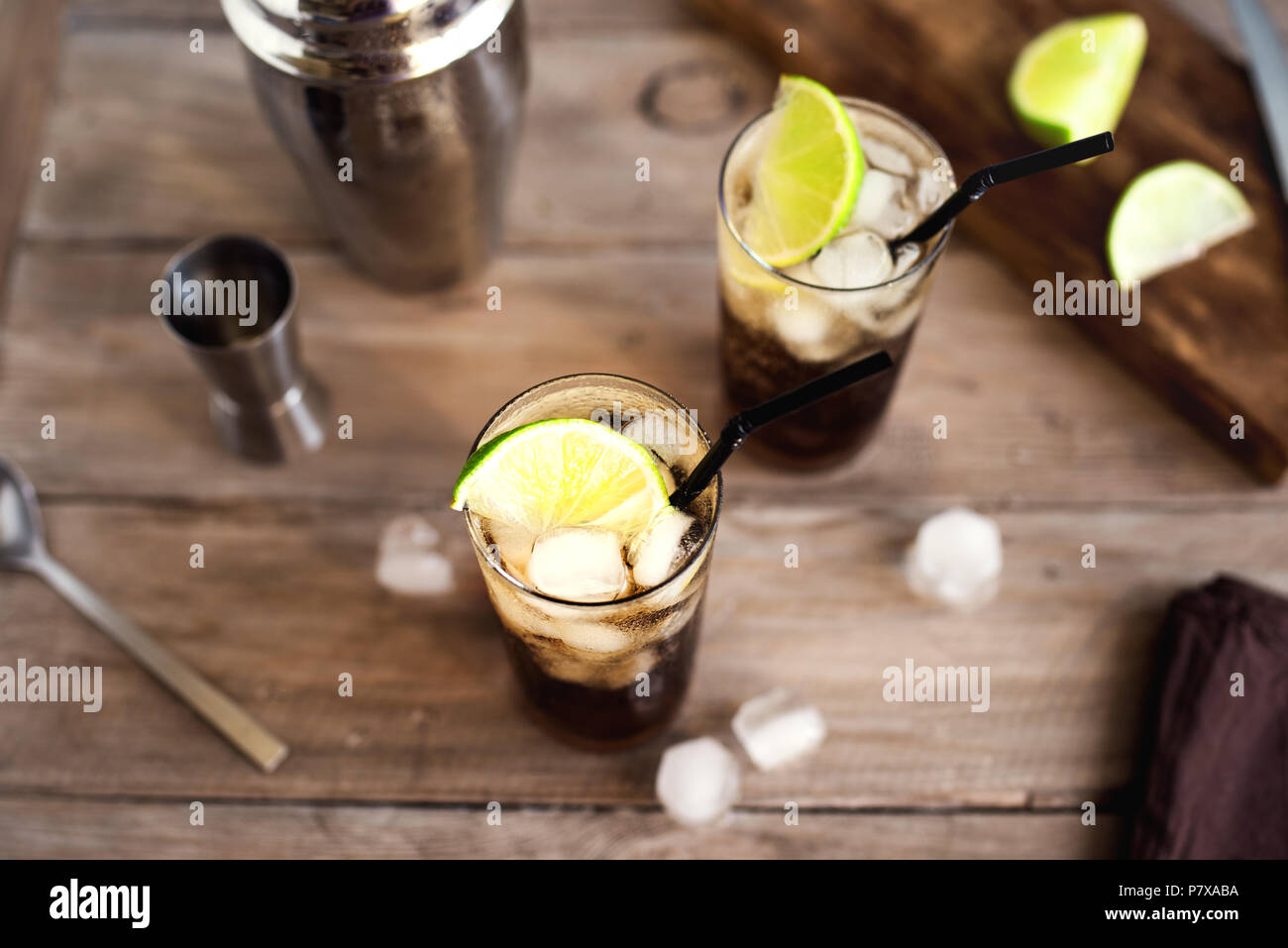 Rhum et cola Banque de photographies et d’images à haute résolution - Alamy