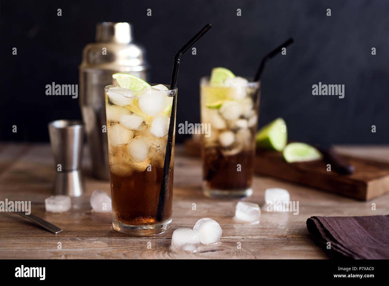 Rhum Cola Banque d'image et photos - Alamy