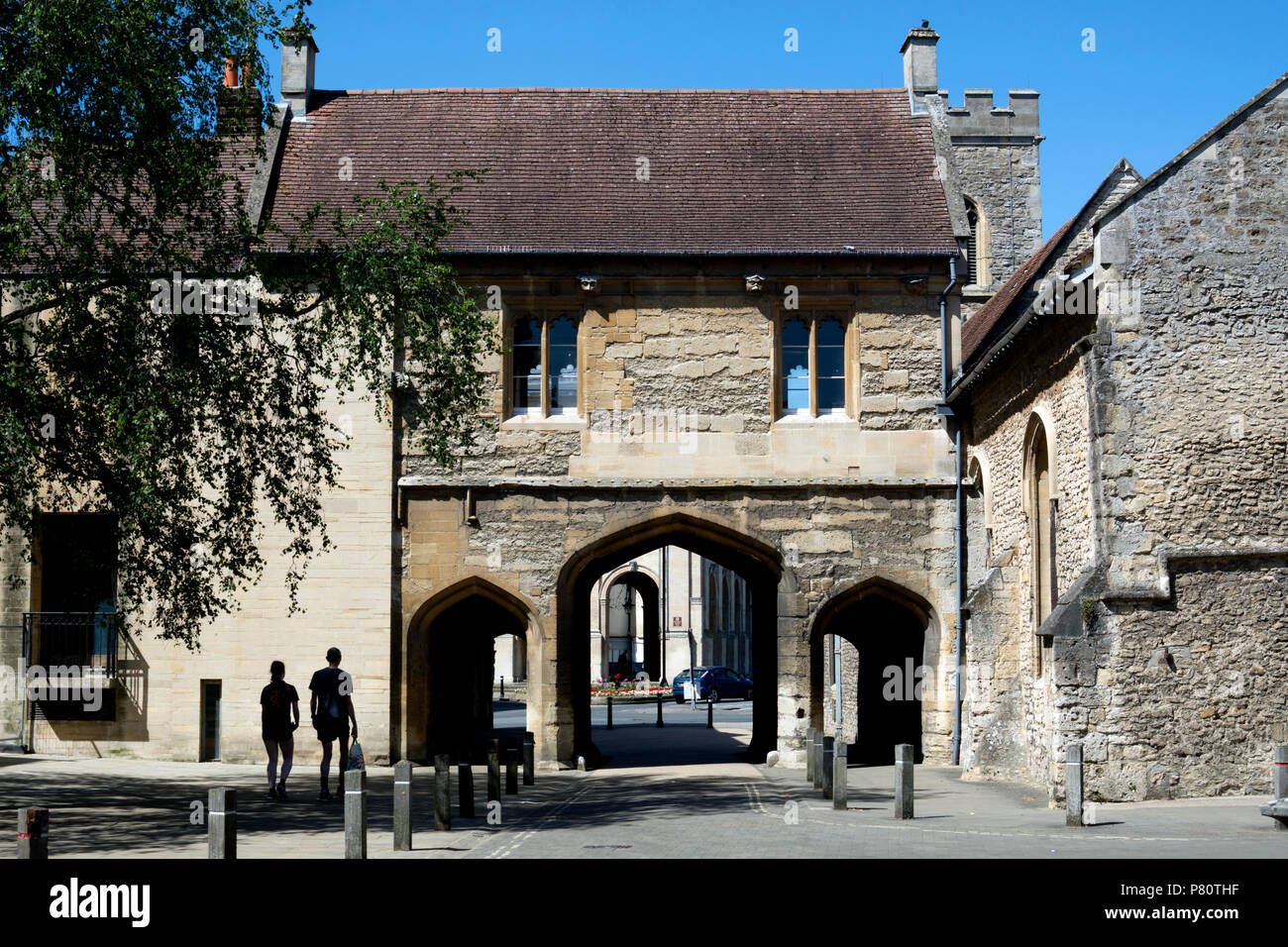 Abbey gate Banque de photographies et d’images à haute résolution - Alamy
