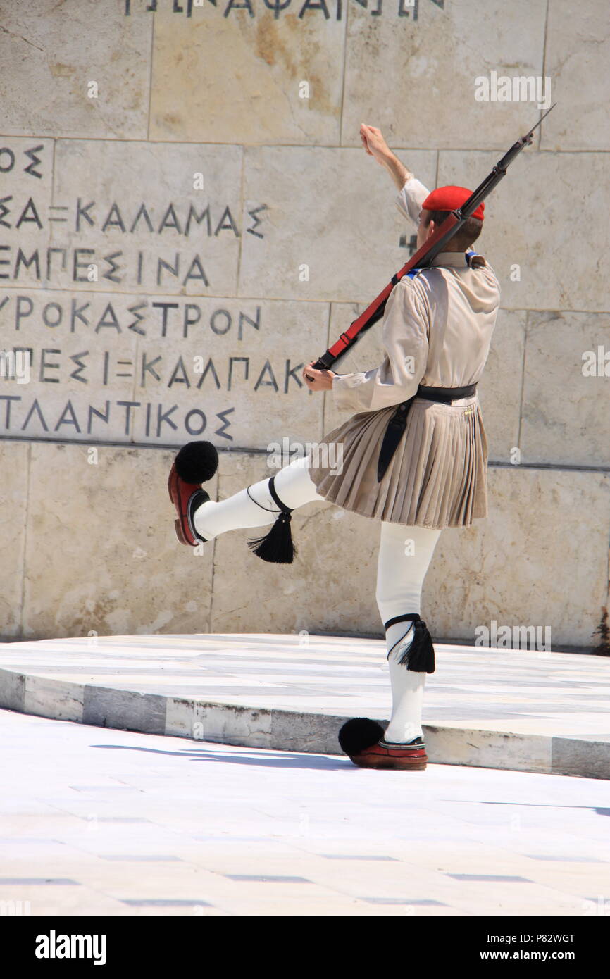 L'évolution de la Garde de cérémonie (élite Evzone soldats) à la Maison ...