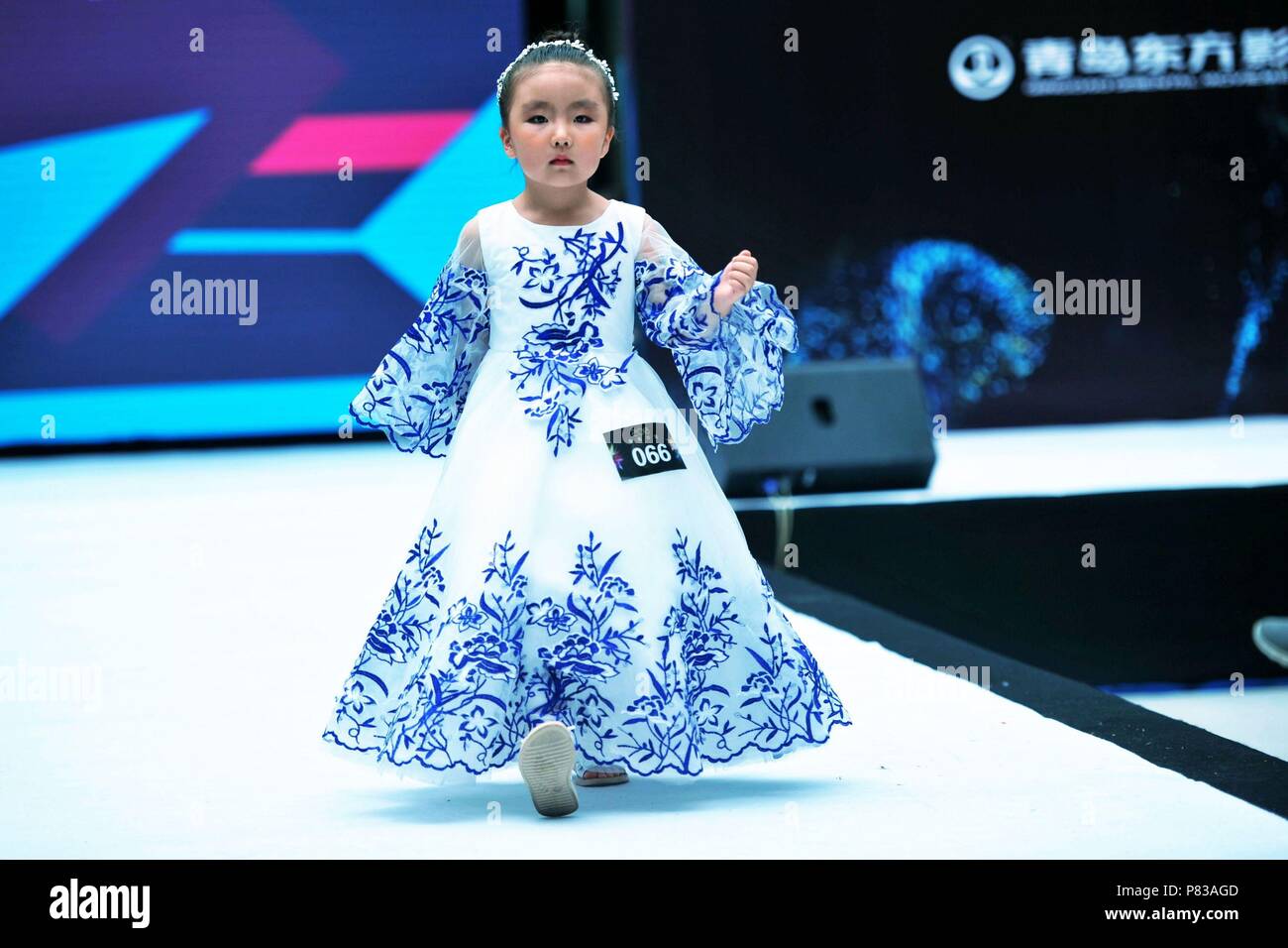 Kids fashion show Banque de photographies et d’images à haute ...