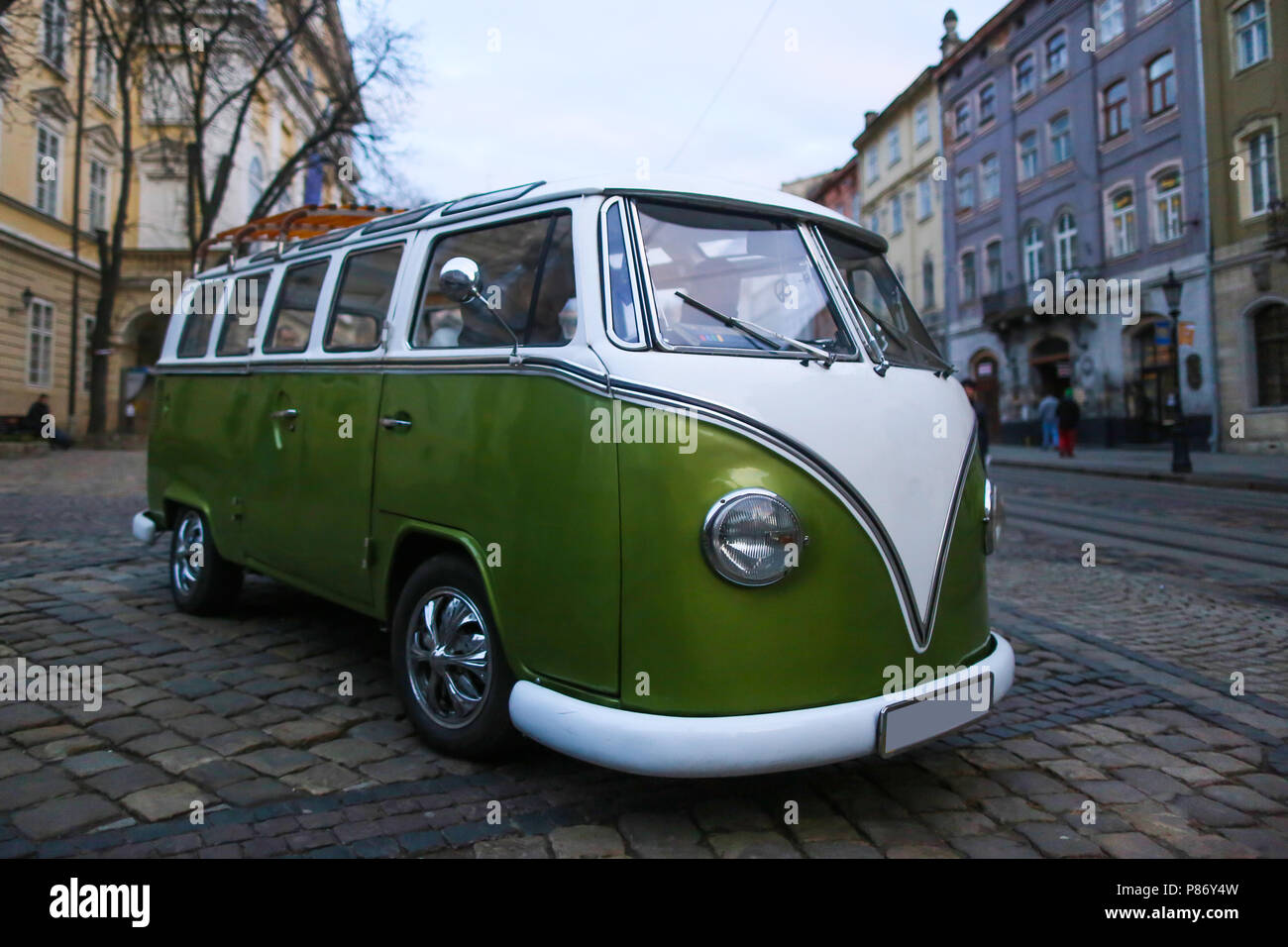 Vert et blanc vieux minibus hippie vintage Photo Stock - Alamy