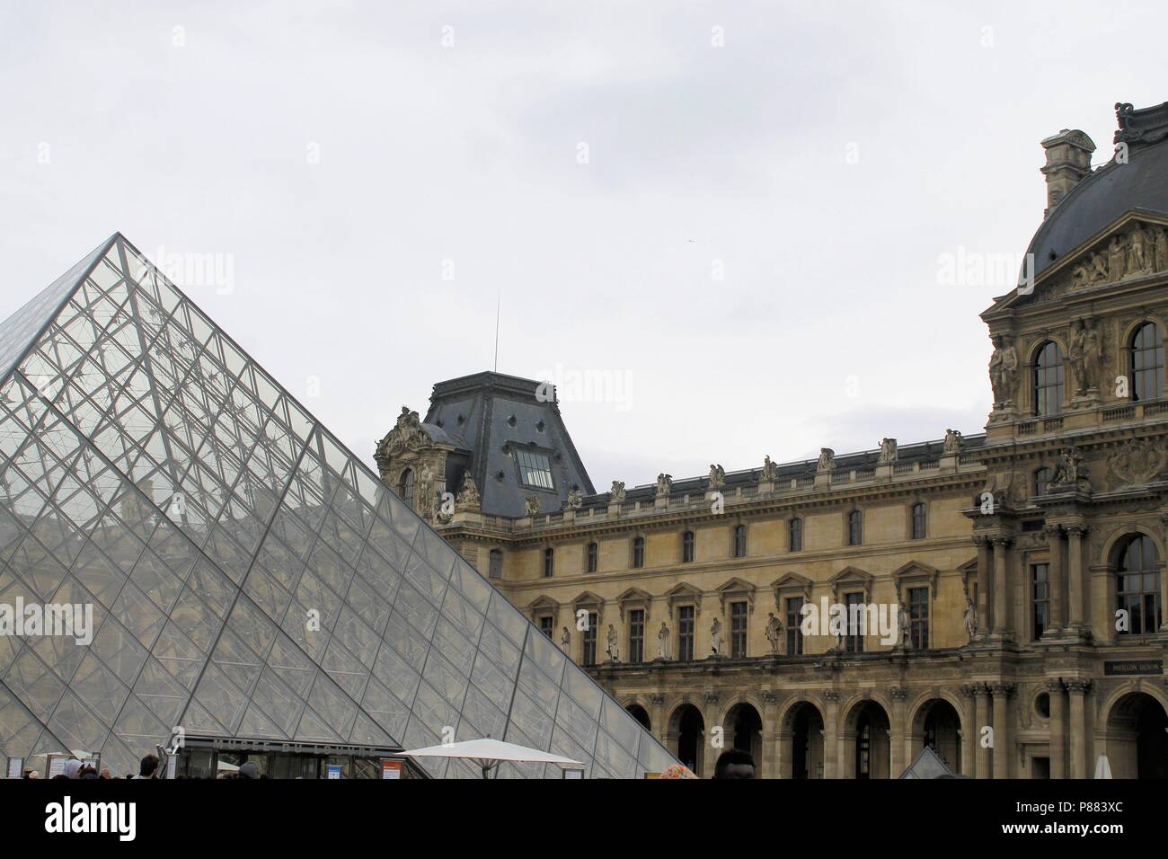 Vue de la construction du Louvre en musée du Louvre. Musée du Louvre ...