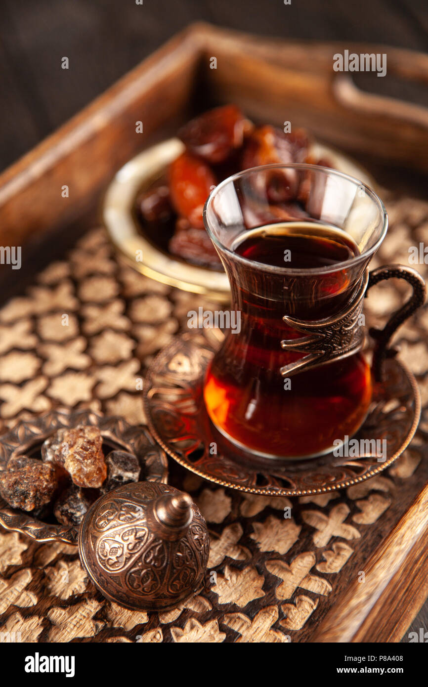 Servir turc Banque de photographies et d’images à haute résolution - Alamy