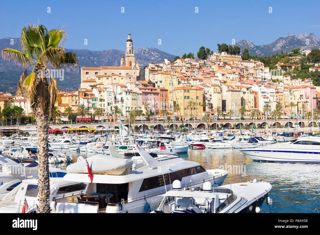 Le vieux port de menton Banque de photographies et d’images à haute ...