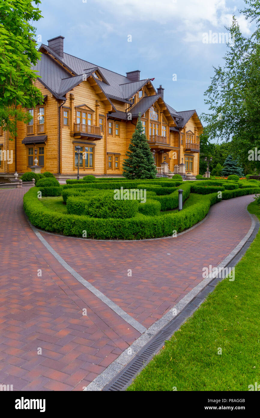 Cour devant la maison du village Banque de photographies et d’images à ...