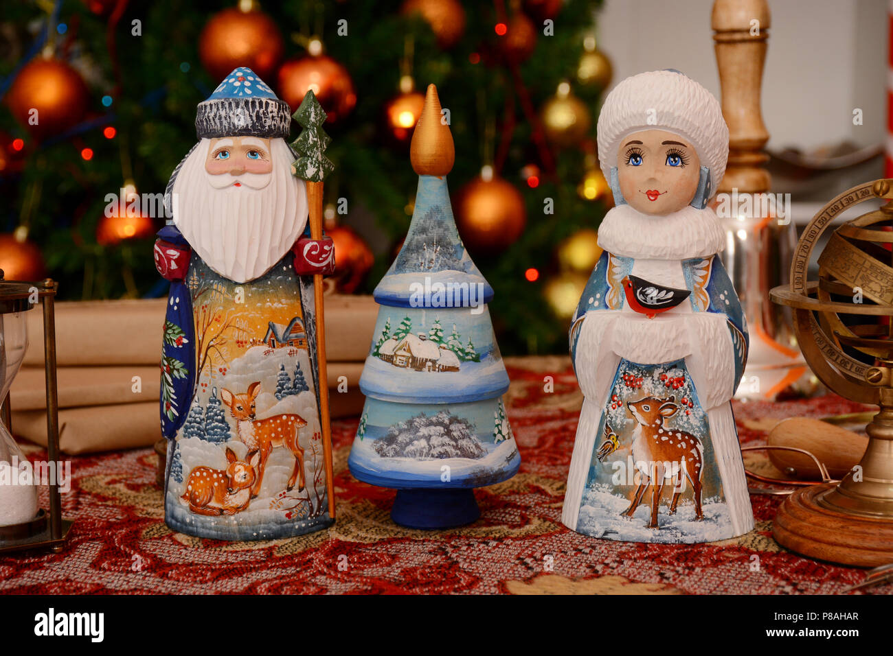 Noël Russe du prince sur la table dans la salle décorée. Du Prince de ...