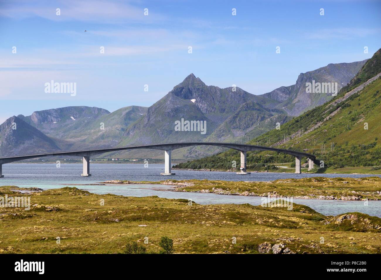 L'archipel des Lofoten en Norvège. Pont entre les îles de ...