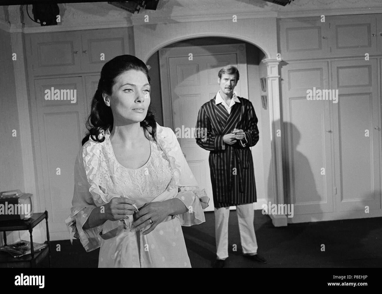 L'homme qui lui-même hantée (1970), Roger Moore, Hildegarde Neil, Date ...