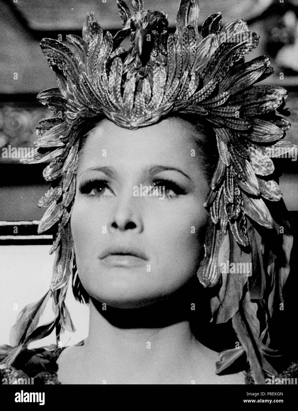 Ursula andress ursula andress ursula Banque d'images noir et blanc ...