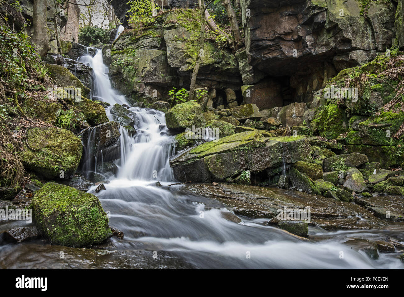 Lumsdale waterfall Banque de photographies et d’images à haute ...
