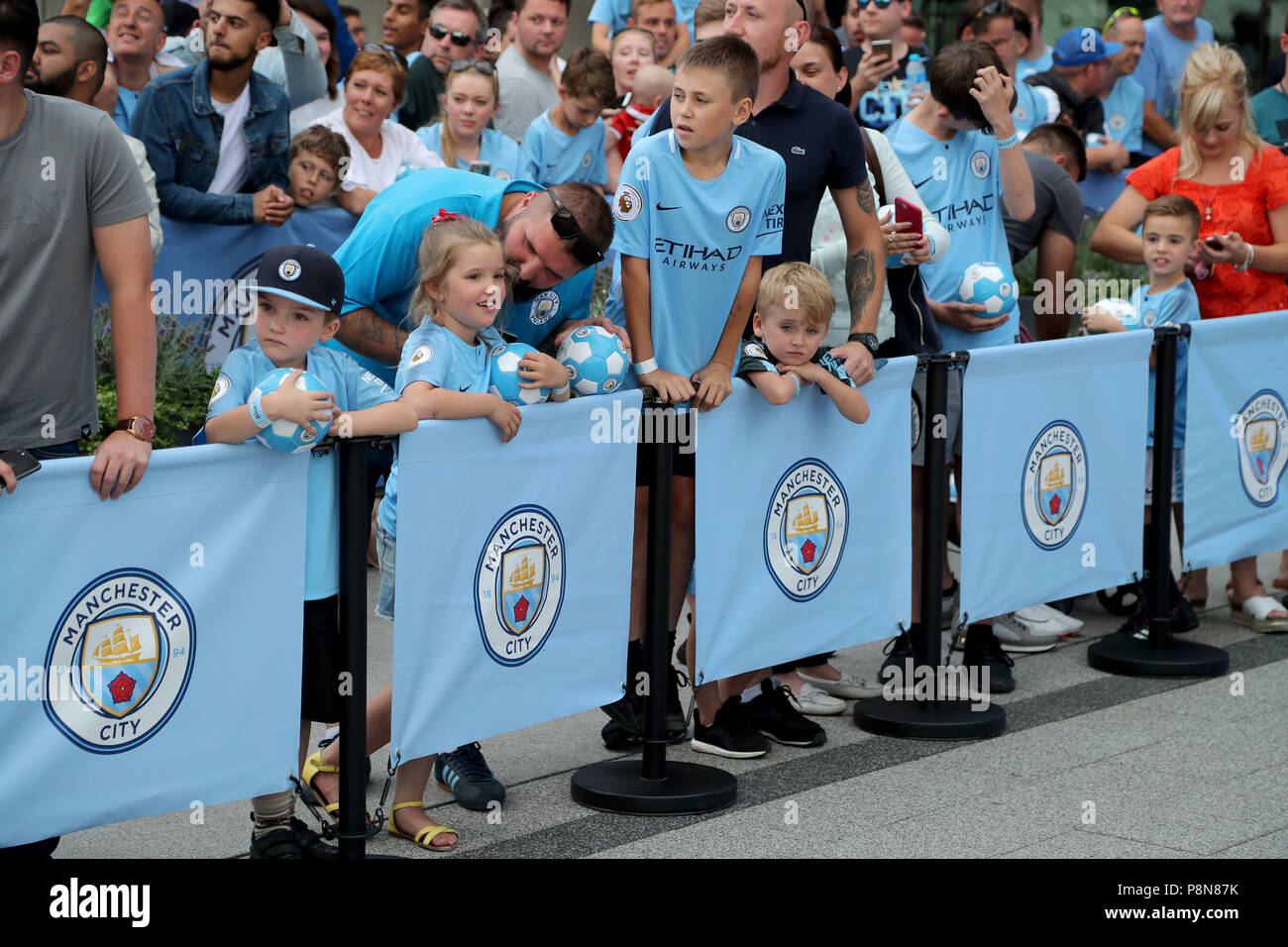 Manchester city signature du stade riyad mahrez etihad Banque de ...