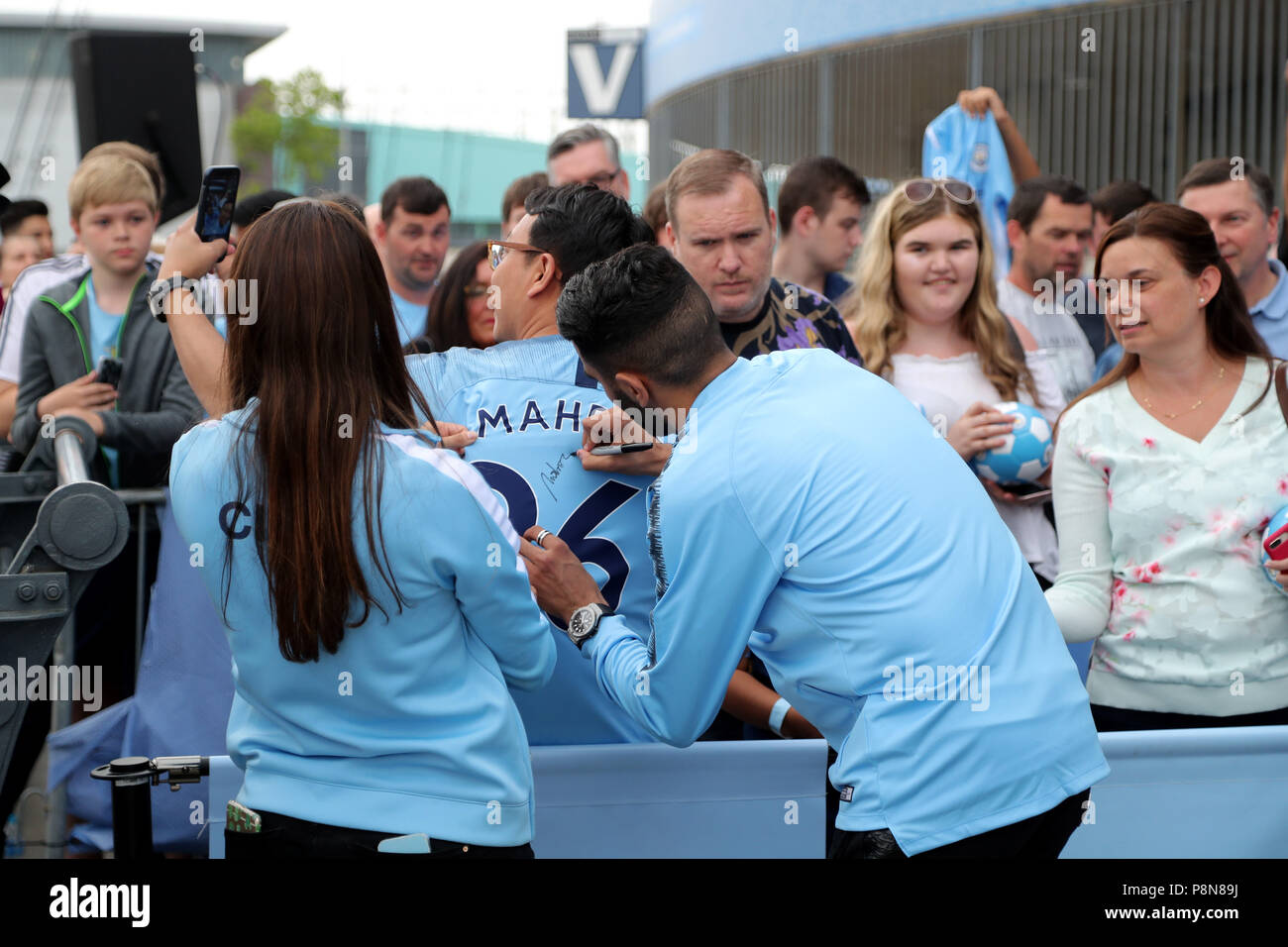 Manchester city signature du stade riyad mahrez etihad Banque de ...