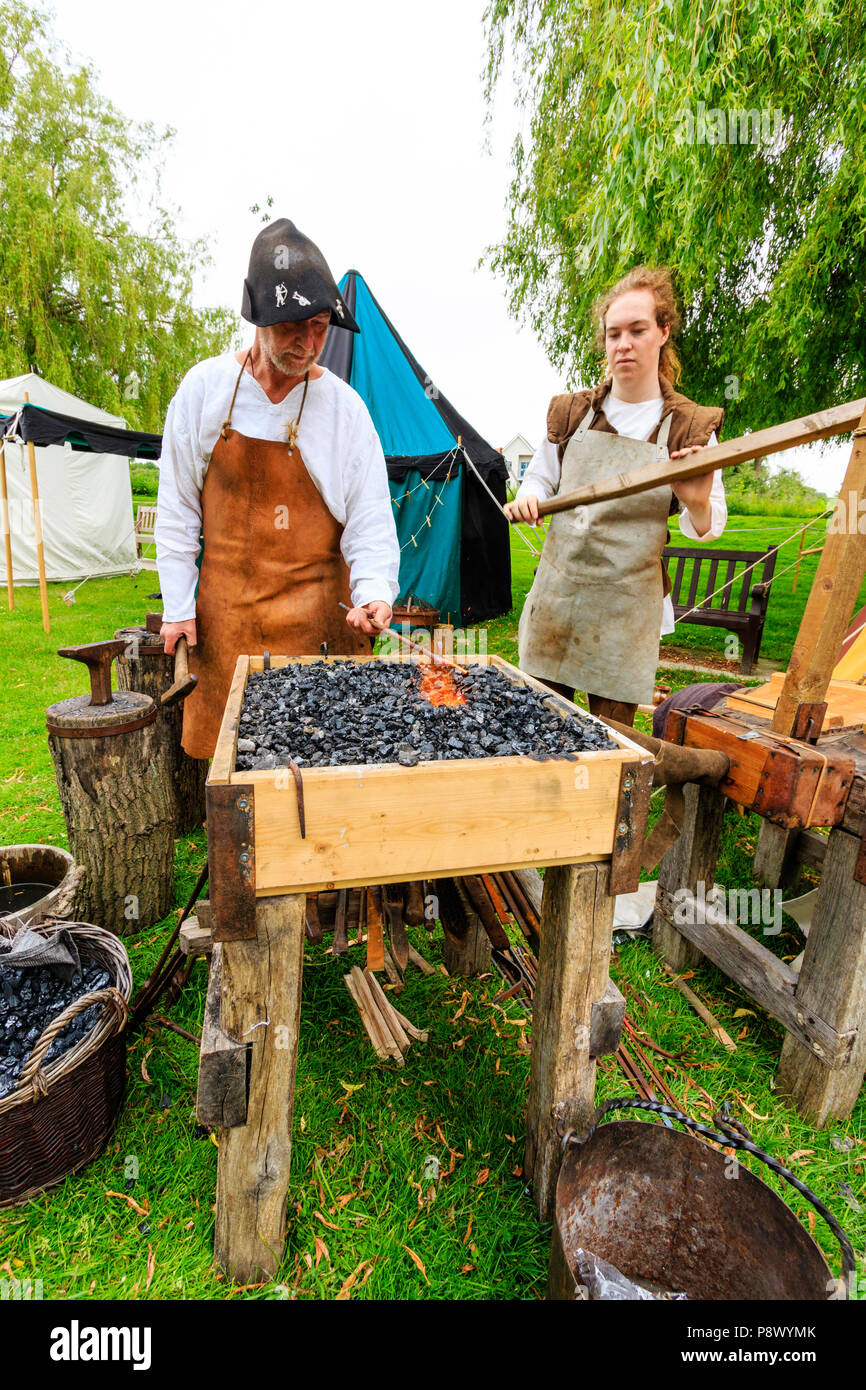 L'histoire vivante, une reconstitution d'un événement. L'homme médiéval ...