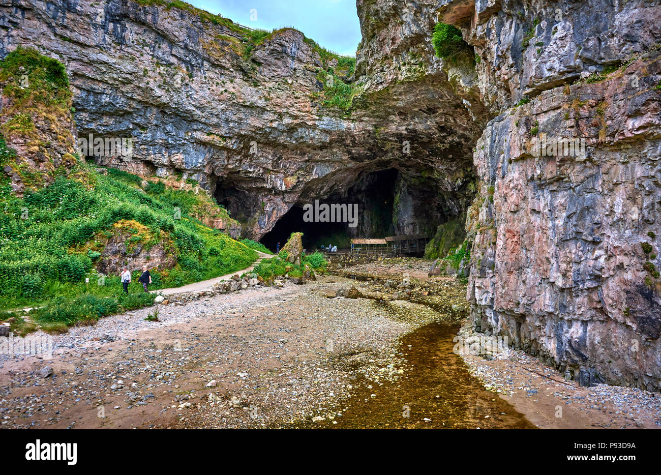 Smoo cave Banque de photographies et d’images à haute résolution - Alamy