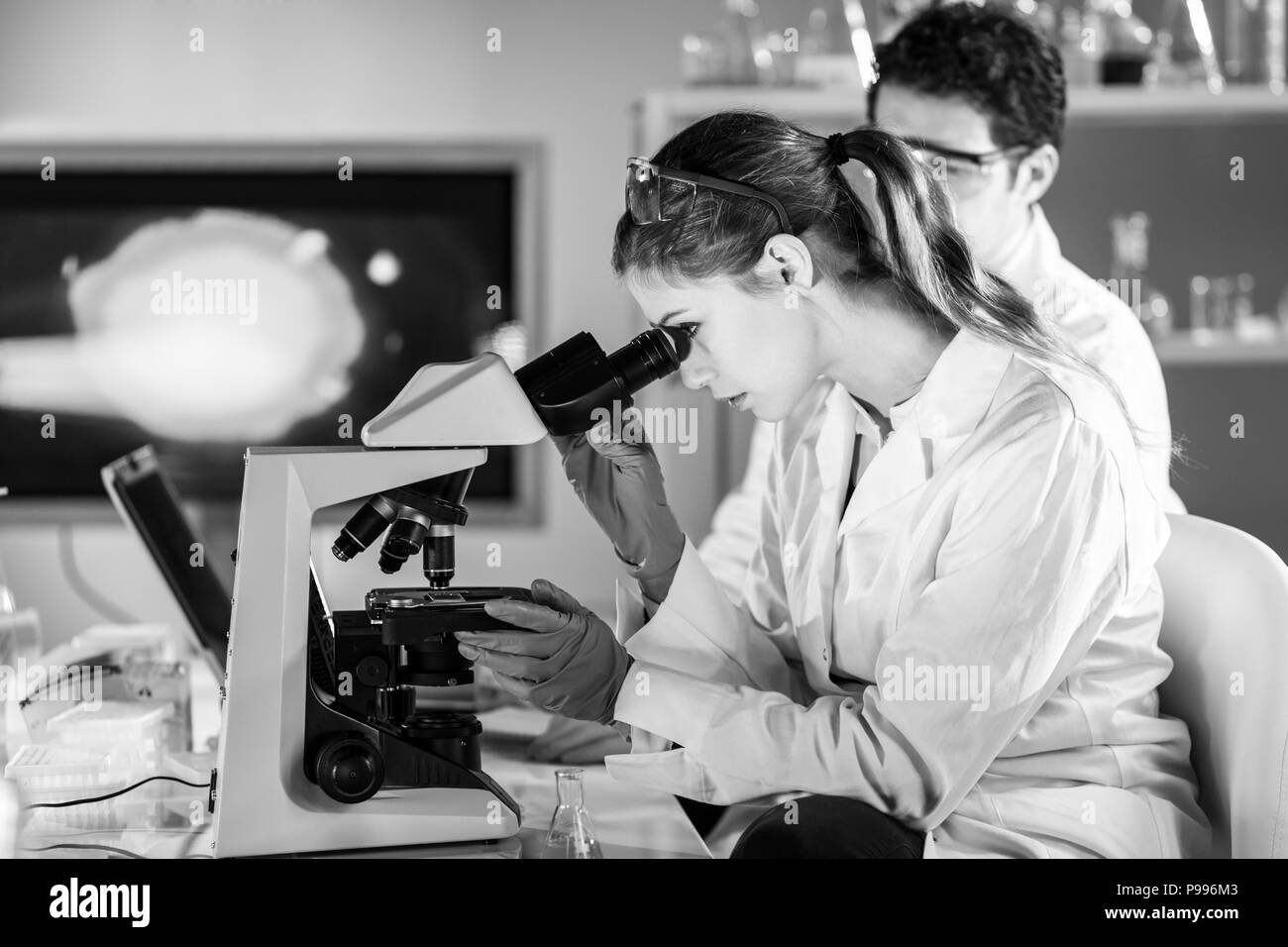 Connaissances en chimie Banque d'images noir et blanc - Alamy